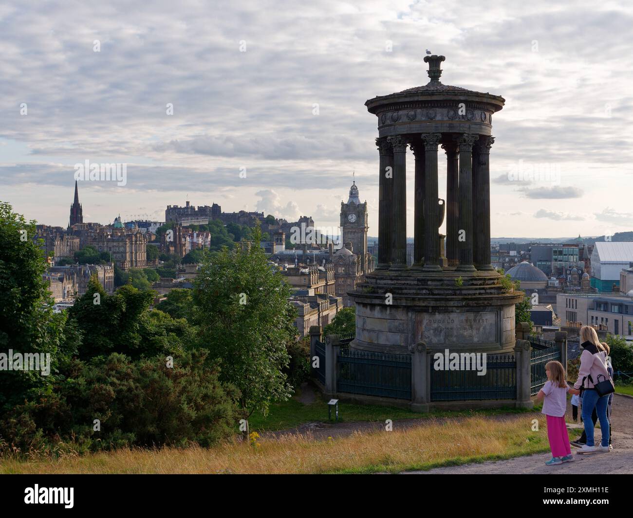 Edinburgh castle and lothian road hi-res stock photography and images ...