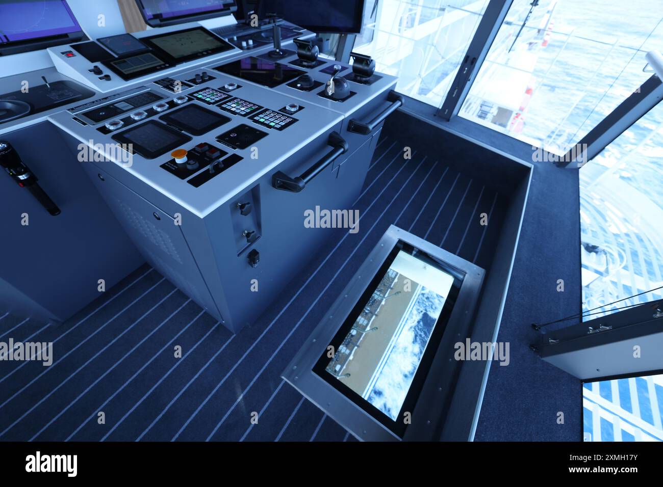 Wheelhouse window hi-res stock photography and images - Alamy