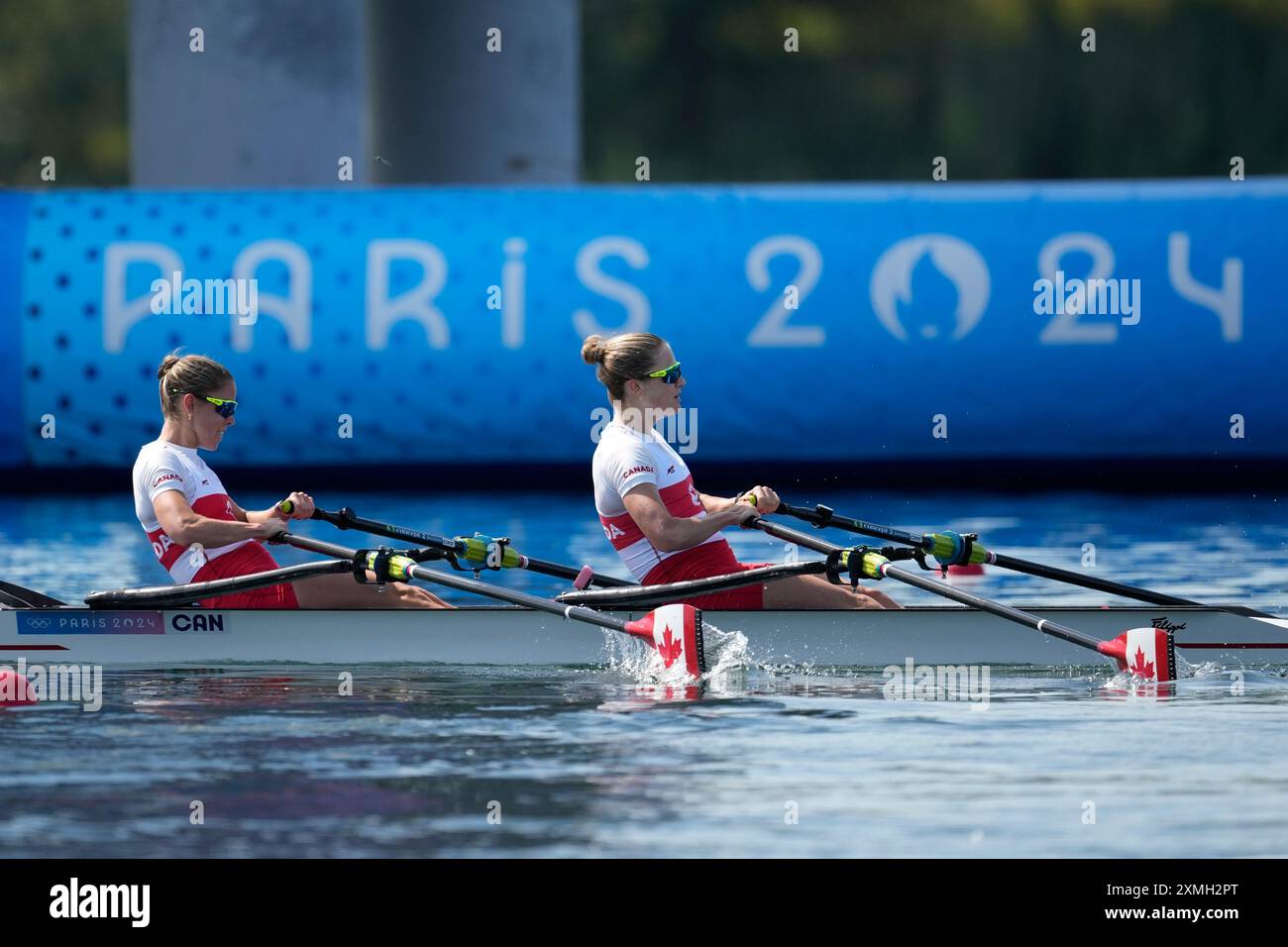 Canada's Jill Moffatt and Jenny Casson compete in the lightweight women ...