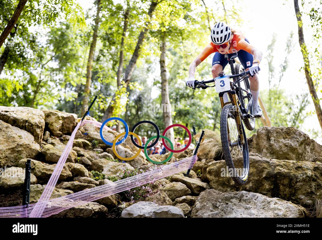 PARIS - Mountain bike star Puck Pieterse in action during the cross ...