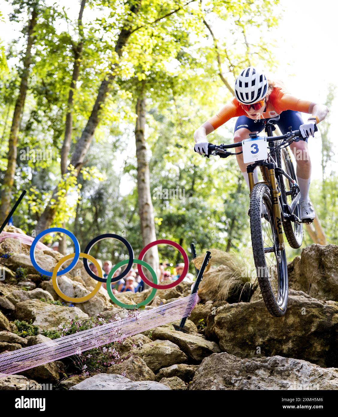 PARIS - Mountain bike star Puck Pieterse in action during the cross ...