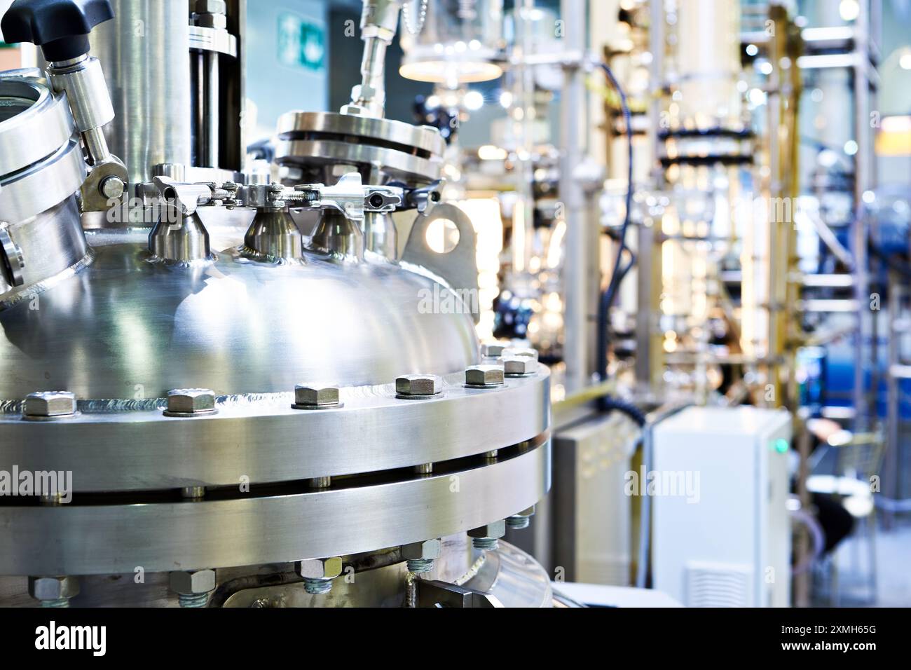 Modern chemical industrial titanium reactor Stock Photo - Alamy