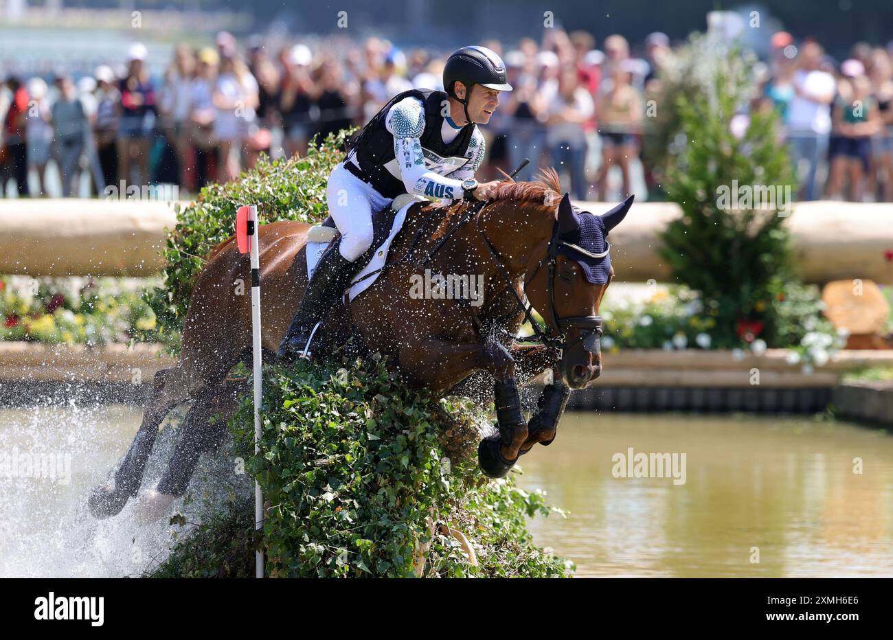 28 July 2024, France, Versailles: Olympia, Paris 2024, equestrian sport ...