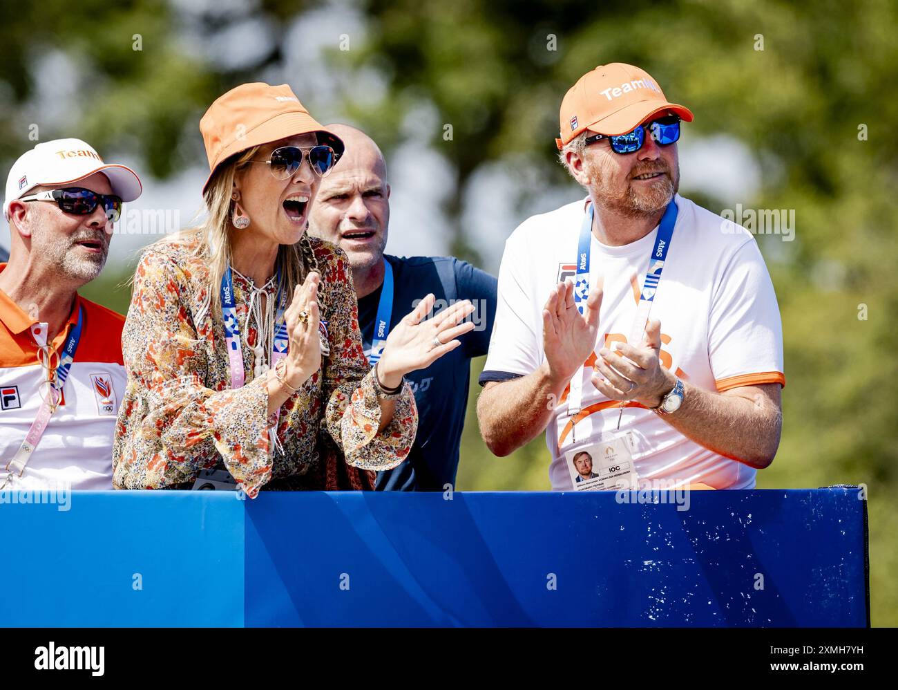 PARIS - Queen Maxima and King Willem-Alexander cheer for mountain bike ...