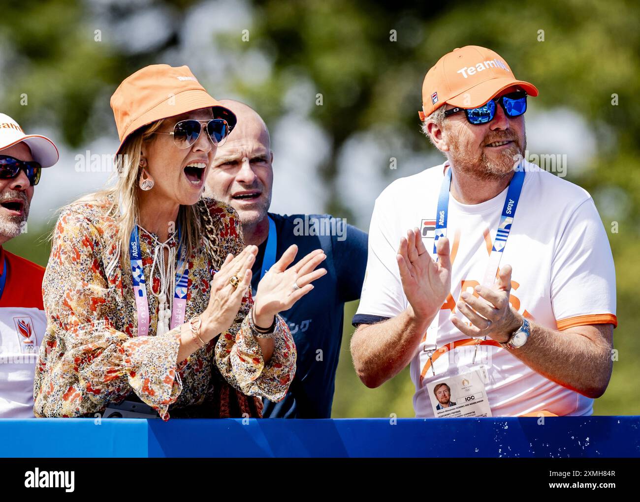 PARIS - Queen Maxima and King Willem-Alexander cheer for mountain bike ...