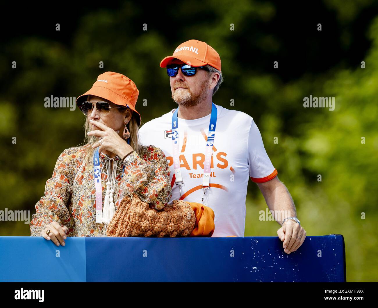 PARIS - Queen Maxima and King Willem-Alexander watch mountain bike star ...