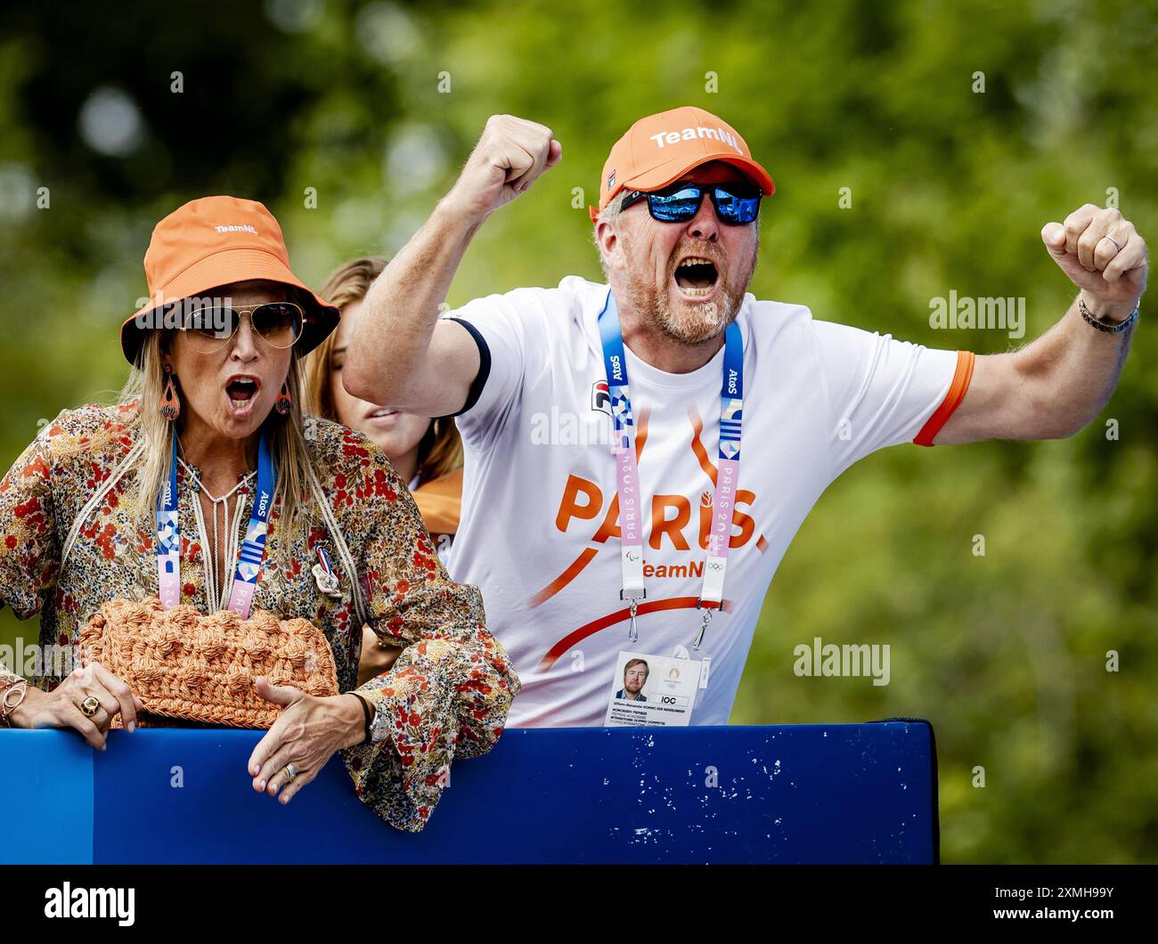 PARIS - Queen Maxima and King Willem-Alexander cheer for mountain bike ...