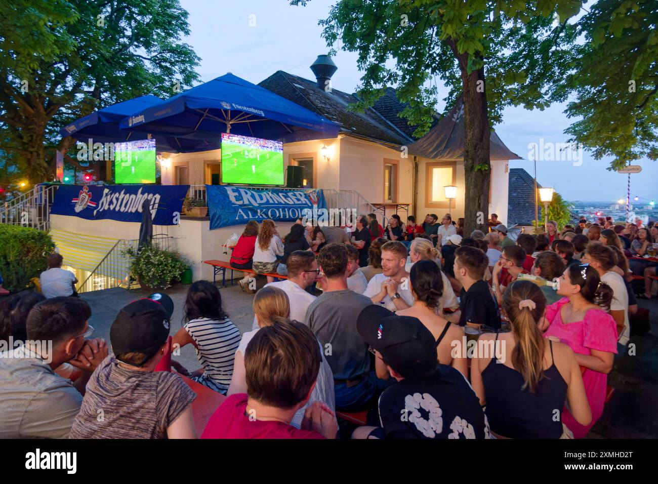 Public viewing EM 2024, Kastaniengarten auf dem Schloßberg, Biergarten ...