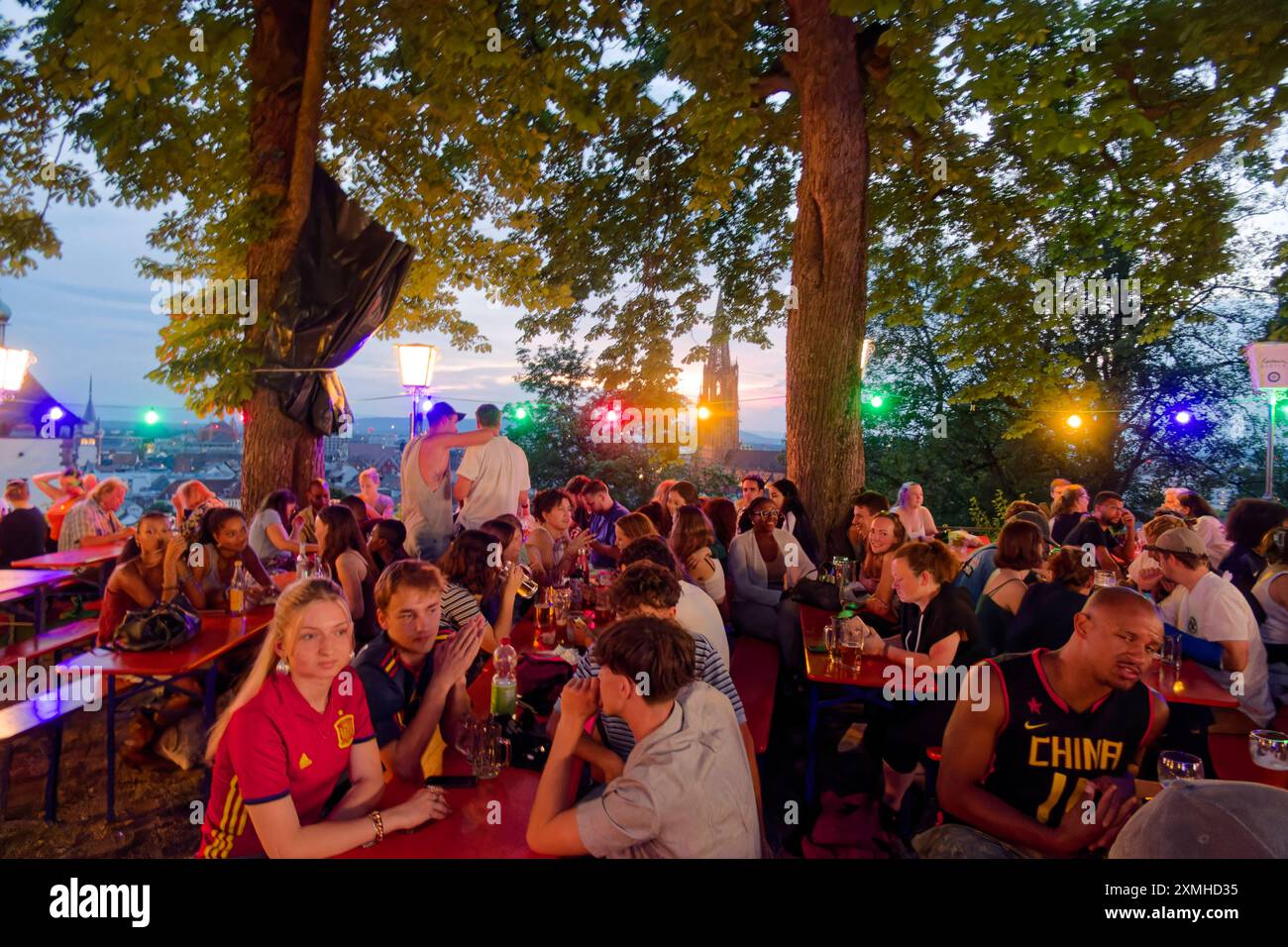 Public viewing EM 2024, Kastaniengarten auf dem Schloßberg, Biergarten ...