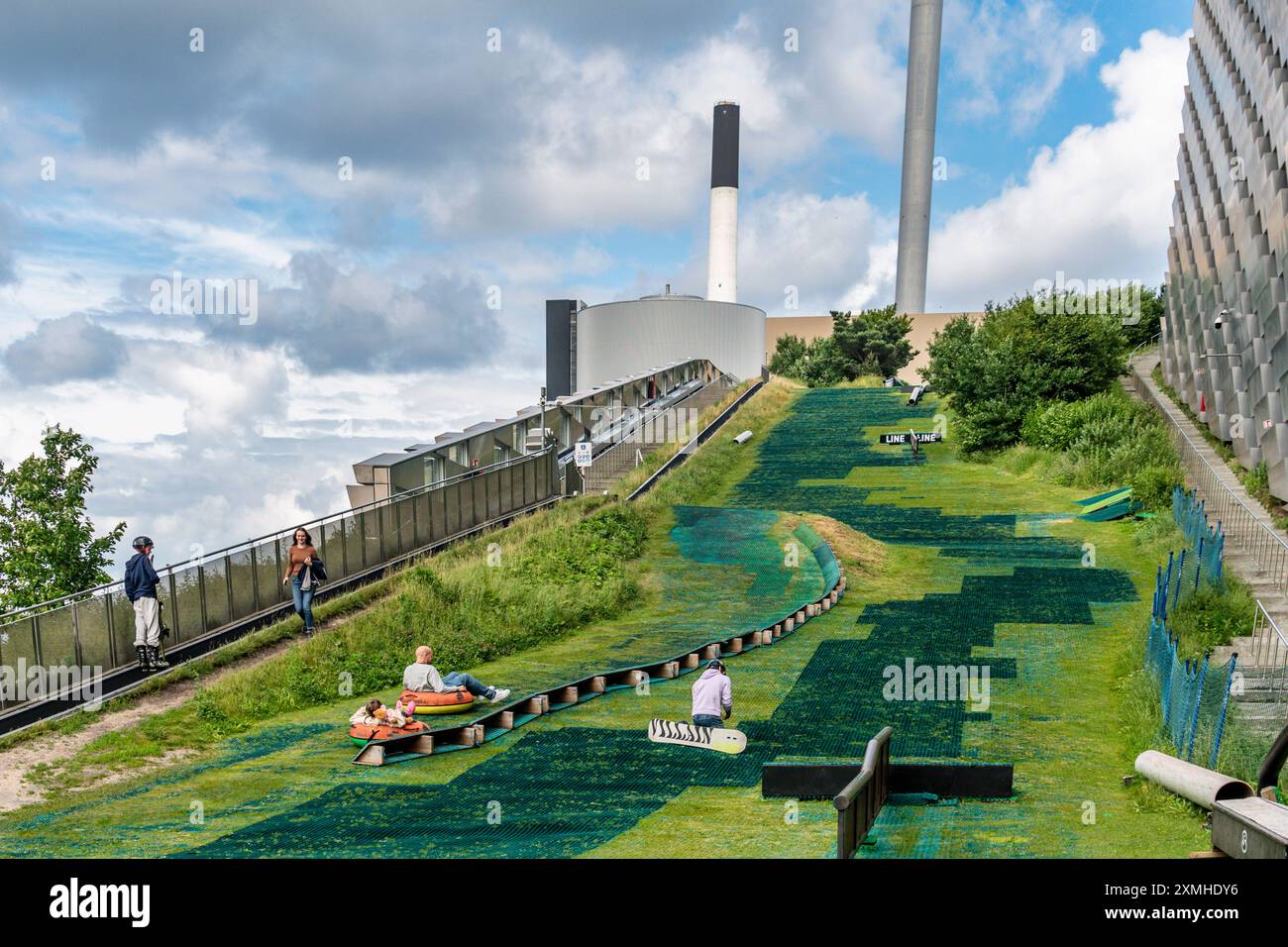 CopenHill, Müllverbrennungsanlage mit künstlichem Skihang, Kopenhagen ...