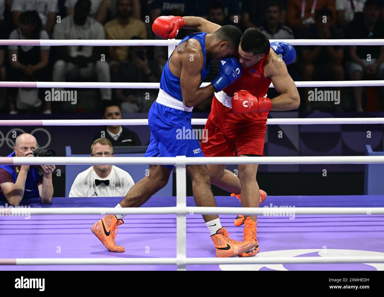 Paris, France. 28th July, 2024. Belgian boxer Victor Schelstraete (blue ...