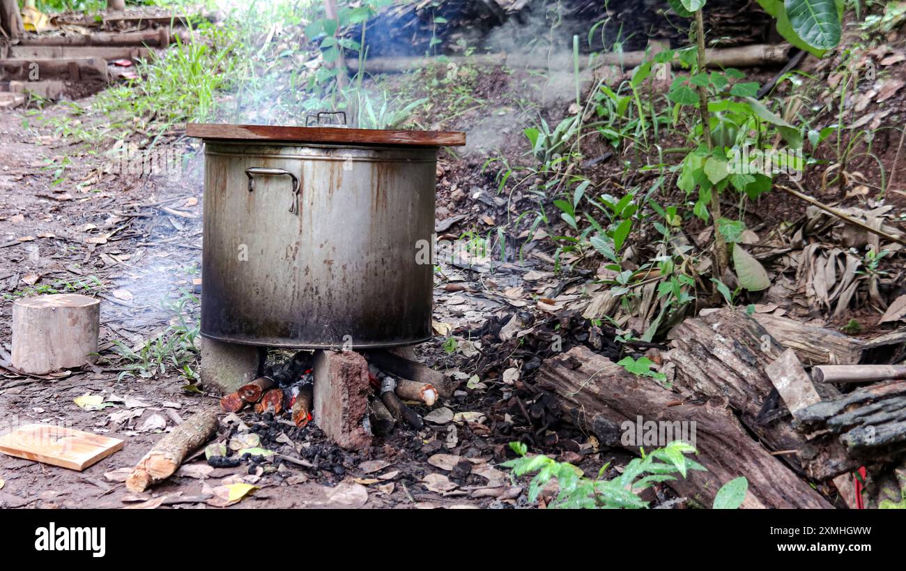 Traditional cooking methods hi-res stock photography and images - Alamy