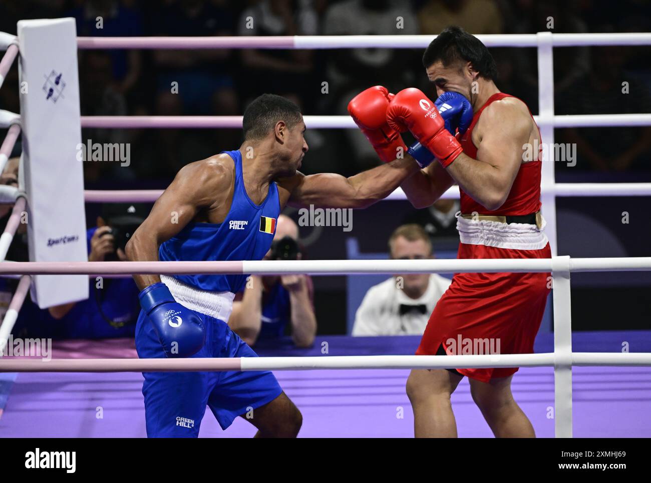 Paris, France. 28th July, 2024. Belgian boxer Victor Schelstraete (blue ...