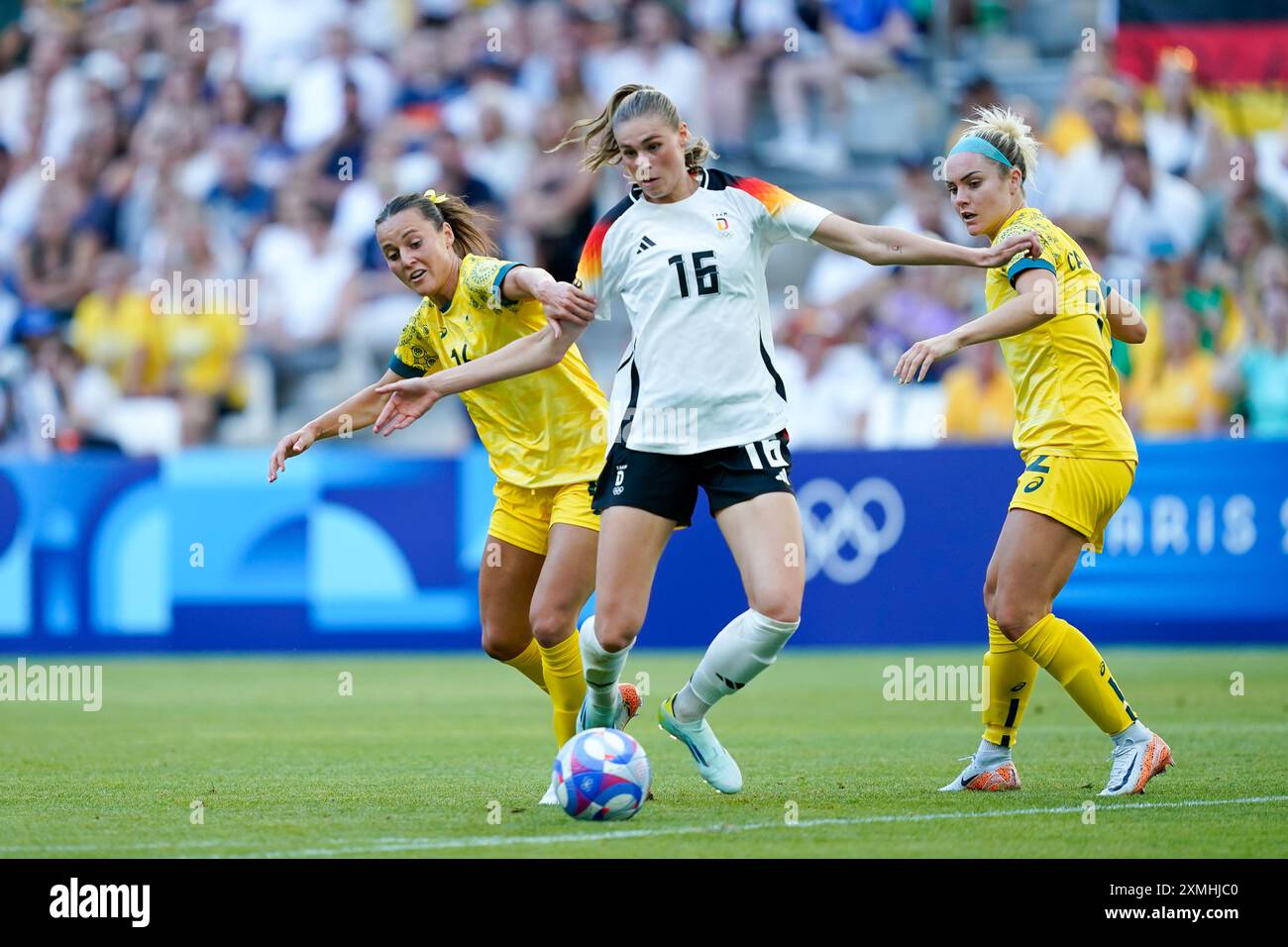 Hayley Raso (Australia, 16) and Ellie Carpenter (Australia, 12) defend ...