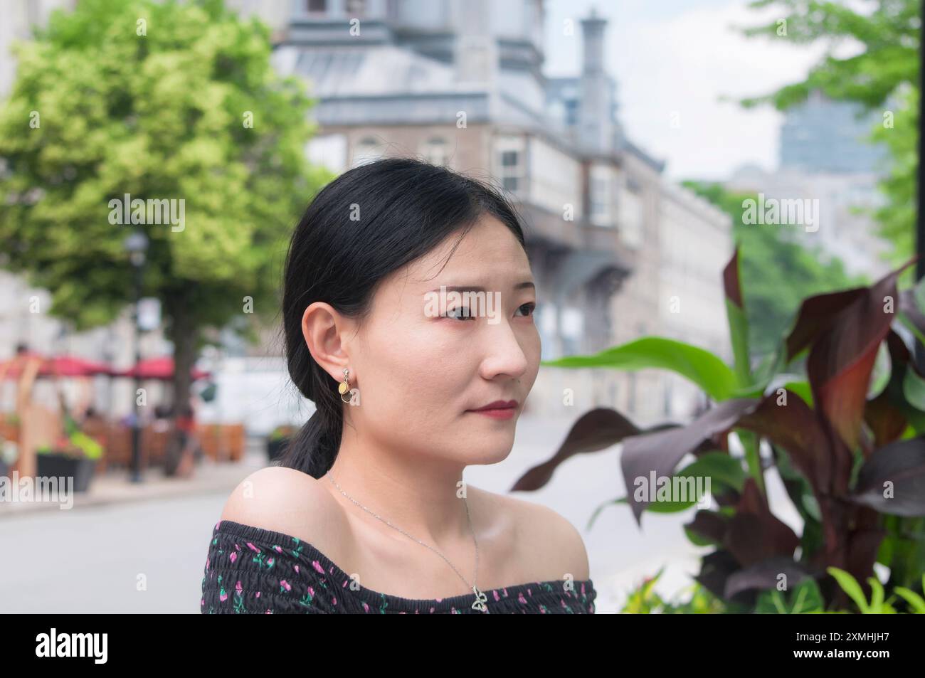 Sad chinese woman hi-res stock photography and images - Alamy