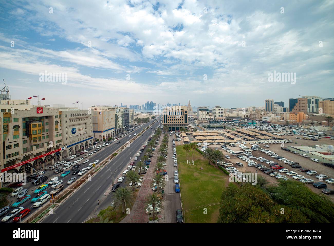 Bank street qatar hi-res stock photography and images - Alamy