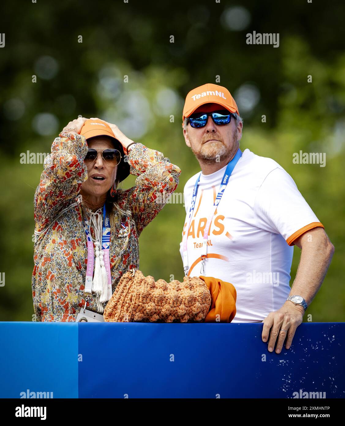 PARIS - Queen Maxima and King Willem-Alexander watch mountain bike star ...
