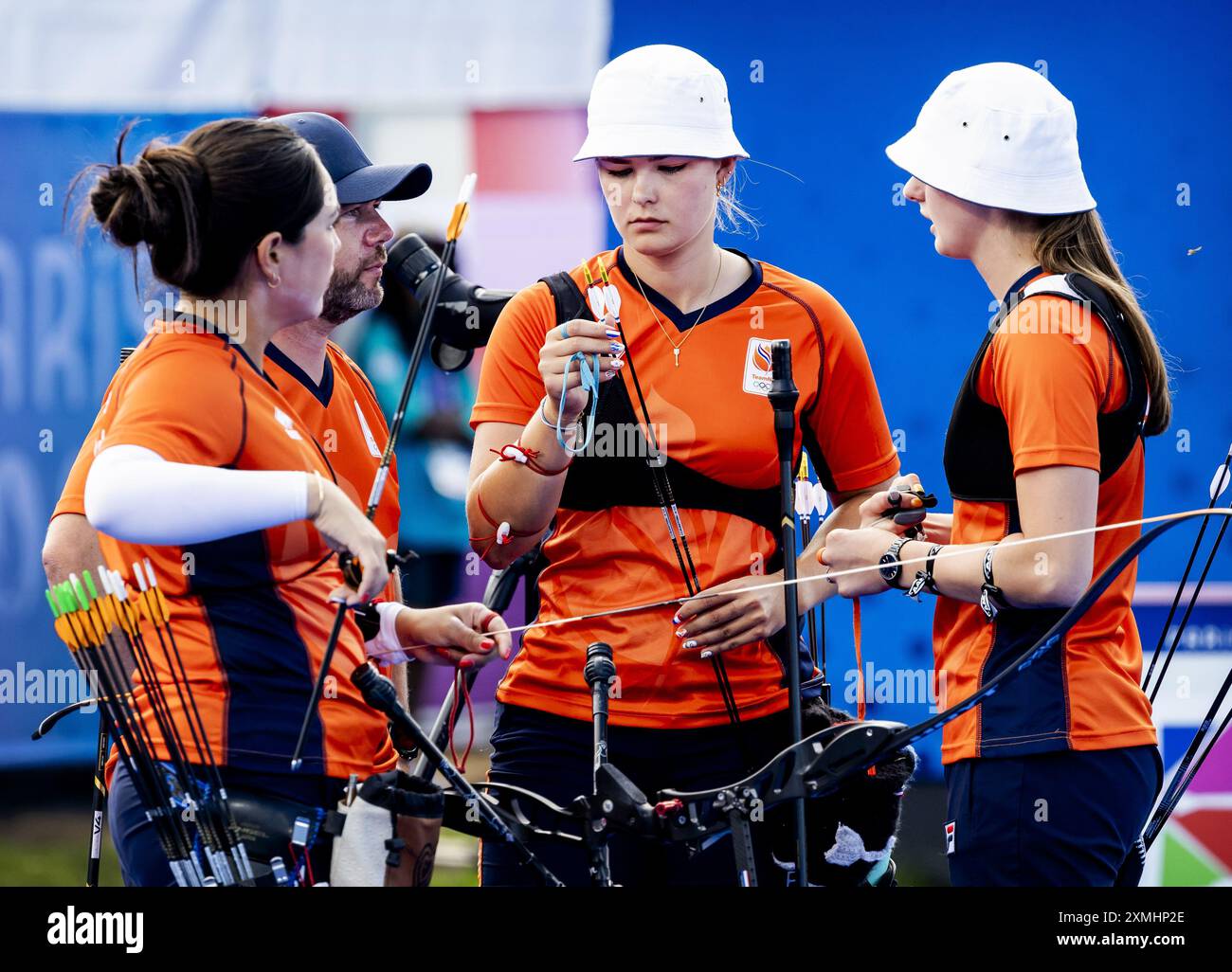 PARIS - The archers Gaby Schloesser, Laura van der Winkel and Quinty ...