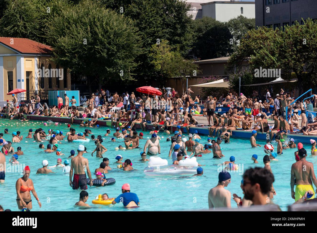 Piscina lapresse hi-res stock photography and images - Alamy