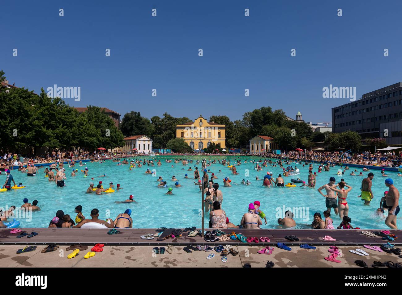Piscina lapresse hi-res stock photography and images - Alamy
