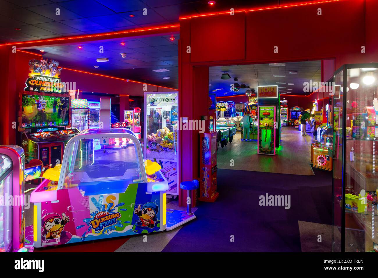 Amusement arcade games machines Inside Claremont Pier, Lowestoft, Suffolk, England, UK Stock ...
