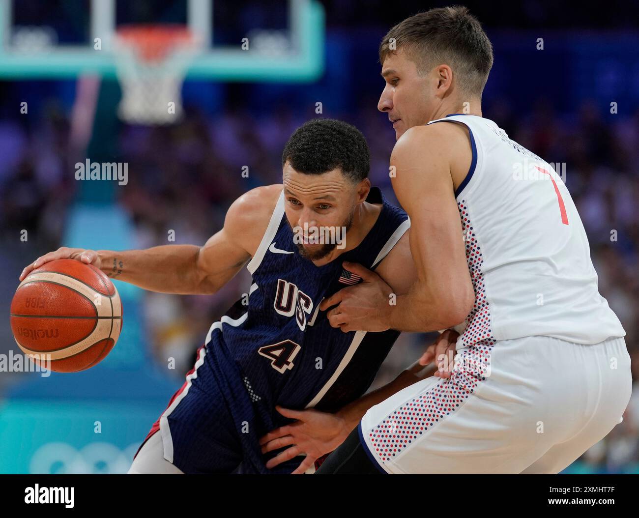 Lille, France. 28th July, 2024. Stephen Curry of the U.S is guarded by ...