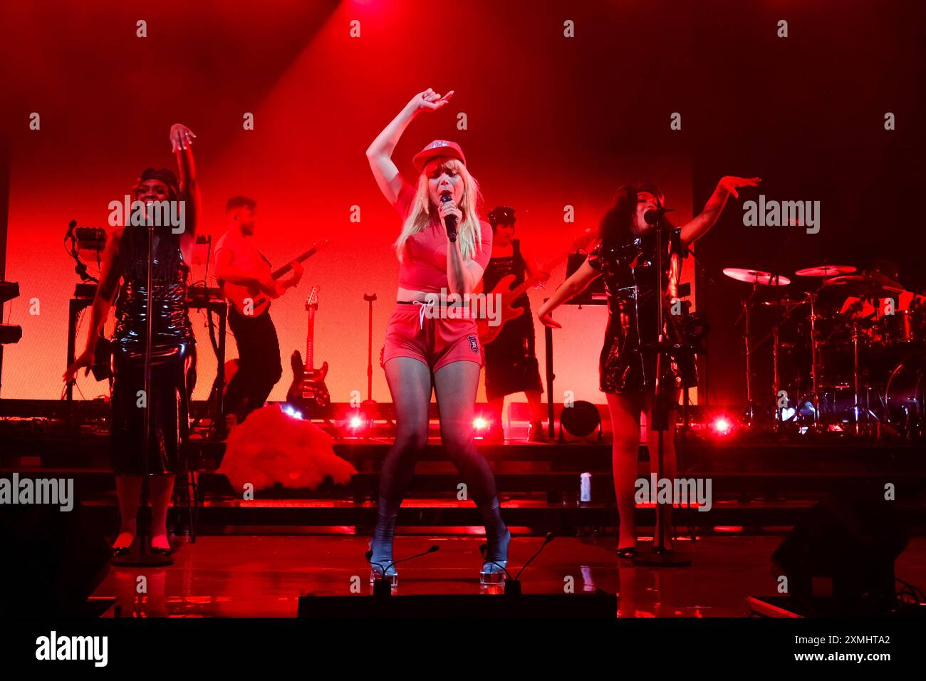 British singer songwriter and actor Paloma Faith Blomfield with backing ...