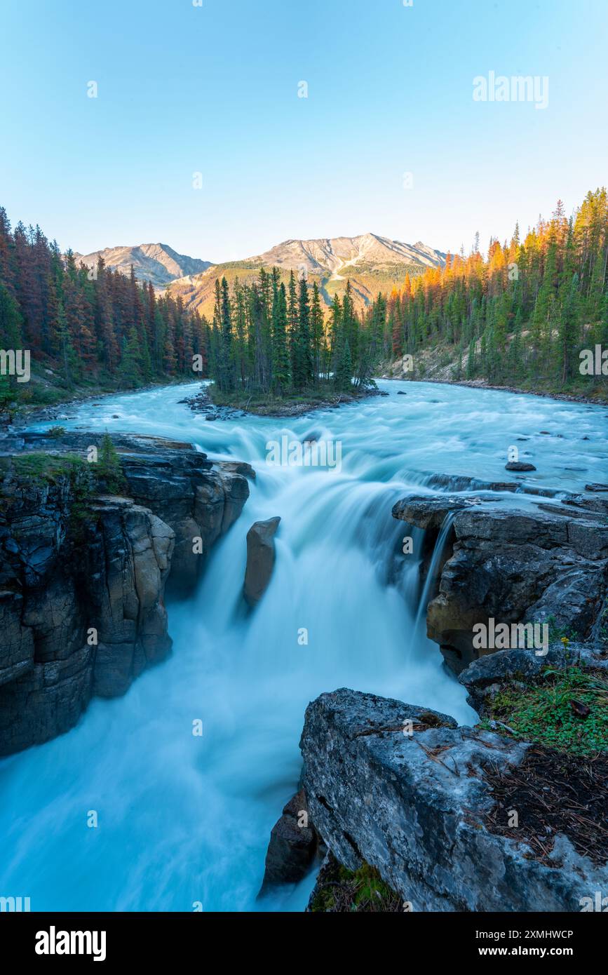 Sunwapta falls hi-res stock photography and images - Alamy
