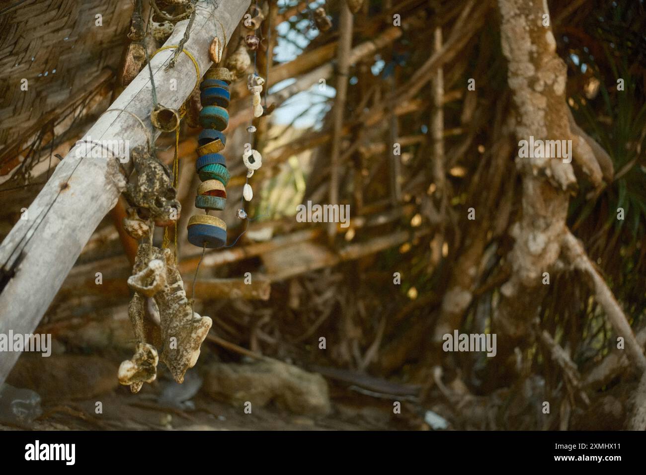 Decorations made of seashells hi-res stock photography and images - Alamy