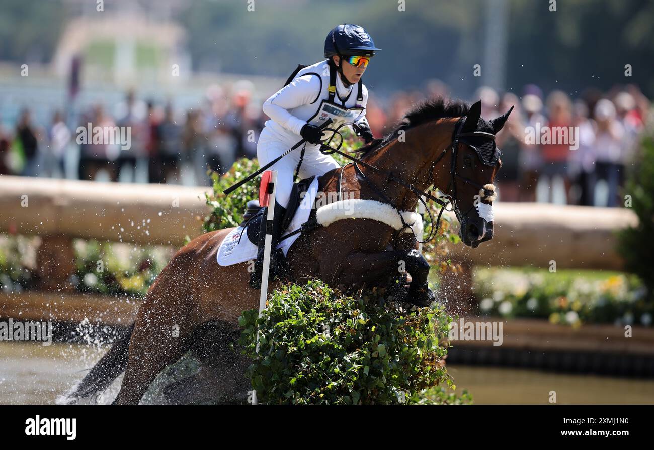 VERSAILLES, FRANCE - JULY 28: Laura Collett and horse London 52 of ...