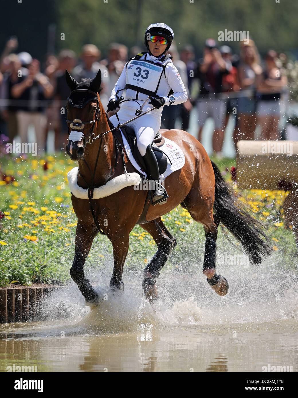 VERSAILLES, FRANCE - JULY 28: Laura Collett and horse London 52 of ...