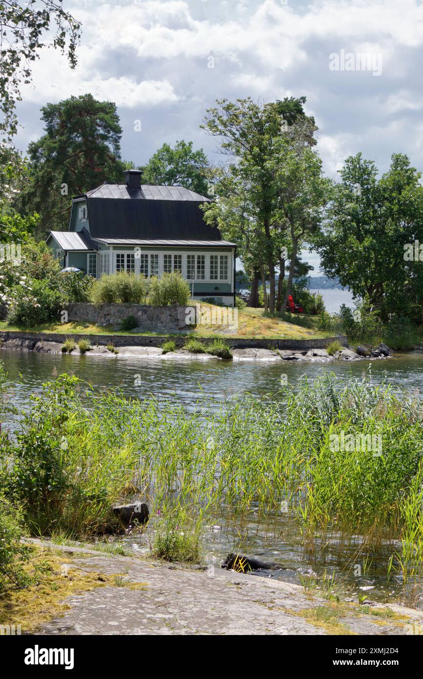 Cute cottage in Stockholm archipelago Stock Photo - Alamy