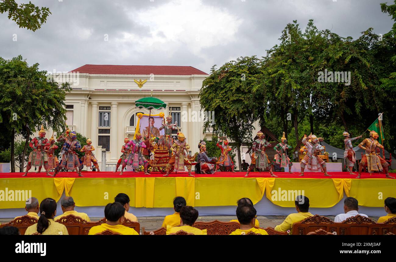 Chiang Mai, Thailand. 28th July, 2024. Thai performers from the Chiang ...