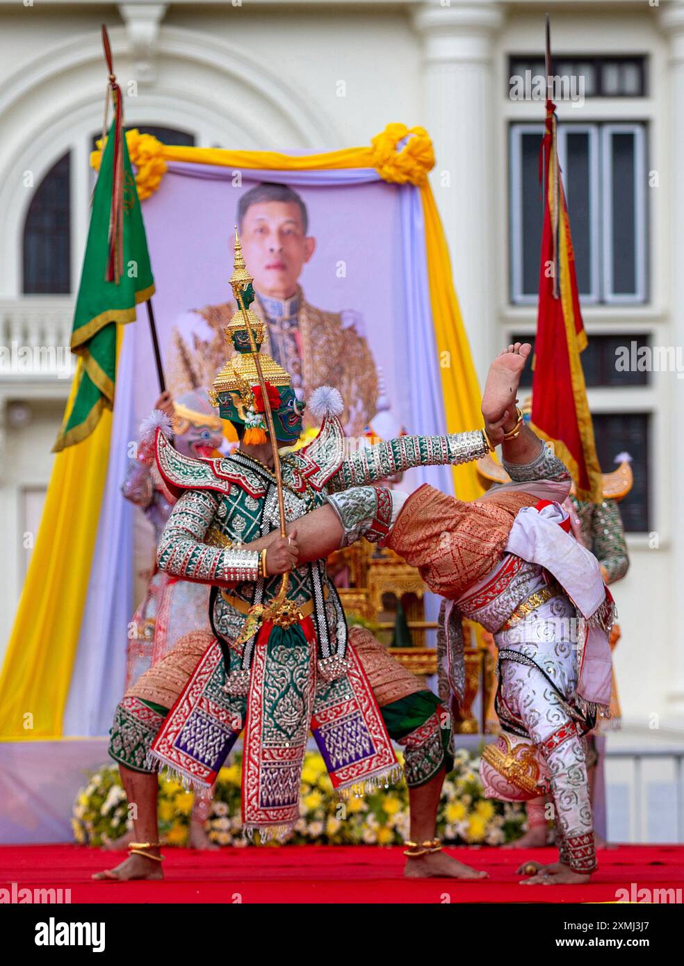 Chiang Mai, Thailand. 28th July, 2024. Thai performers from the Chiang ...