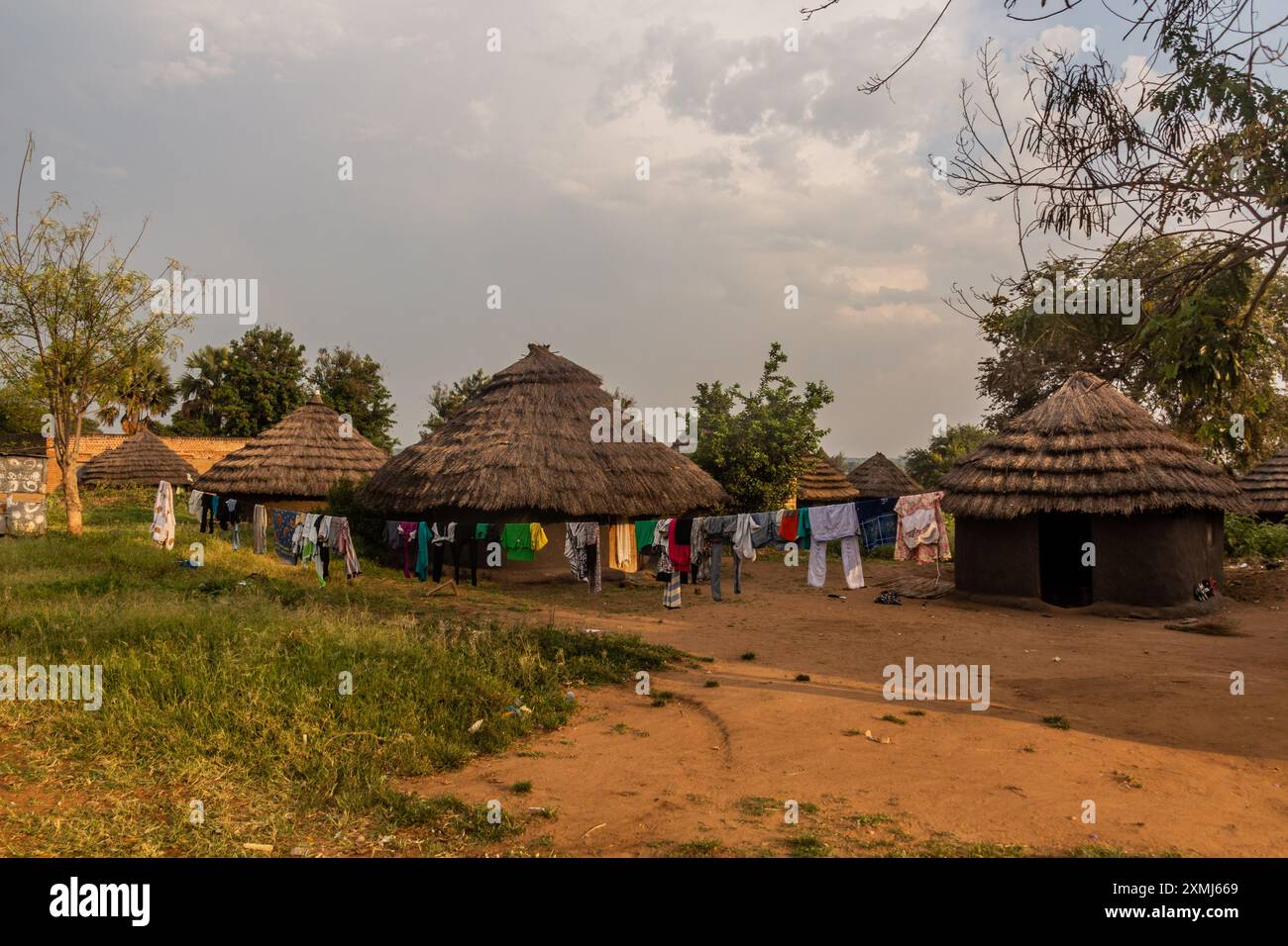 Round huts in Pakwach town, Uganda Stock Photo - Alamy