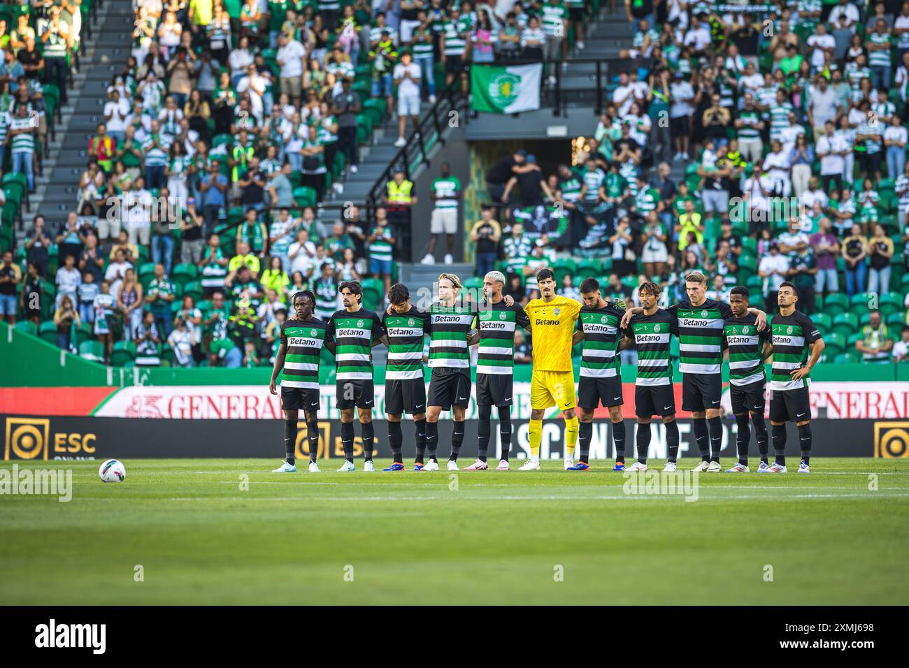 Sporting CP players seen in a minute of silence in Memory of Legend and ...