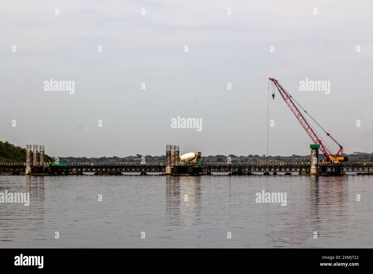 Bridge under construction over Victoria Nile in Murchison Falls ...