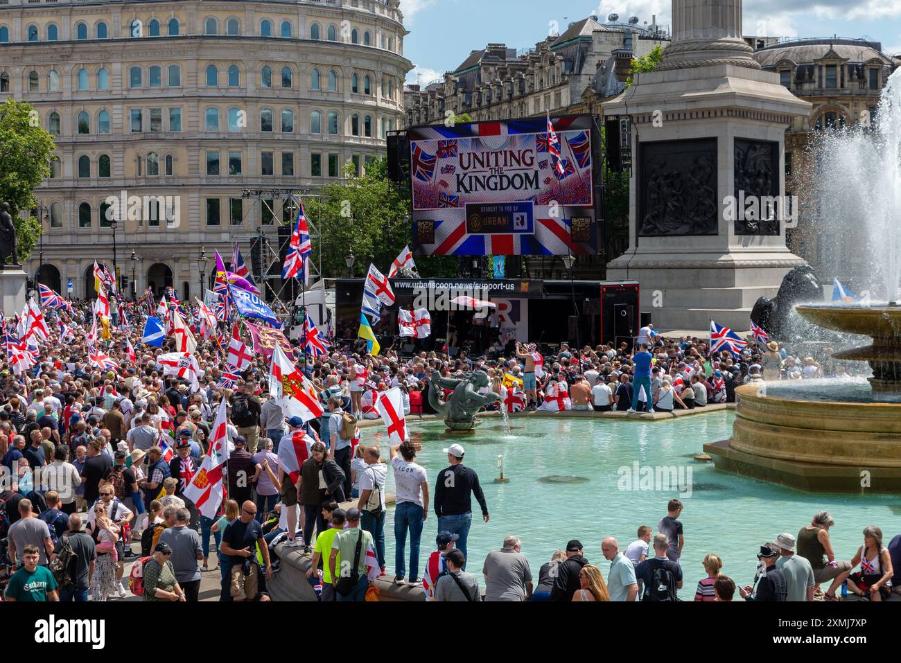 Crowds of Tommy Robinson supporters in Trafalgar Square for the Uniting ...