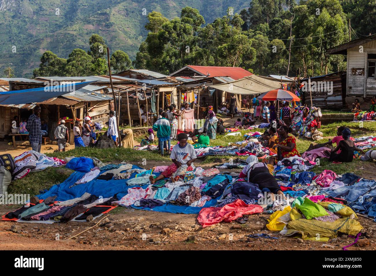 Traditional art uganda africa hi-res stock photography and images - Alamy