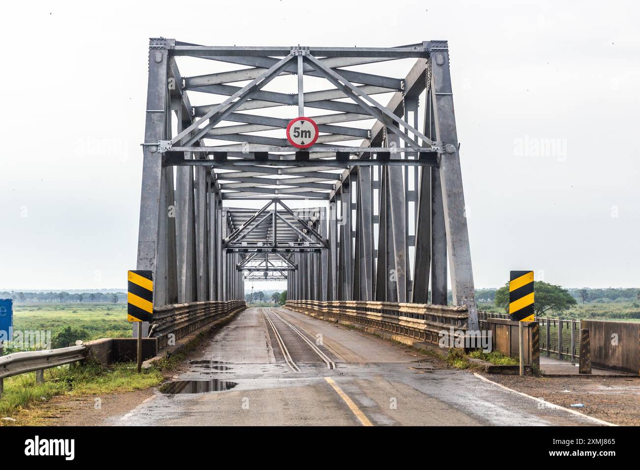 Albert Nile bridge near Pakwach town, Uganda Stock Photo - Alamy