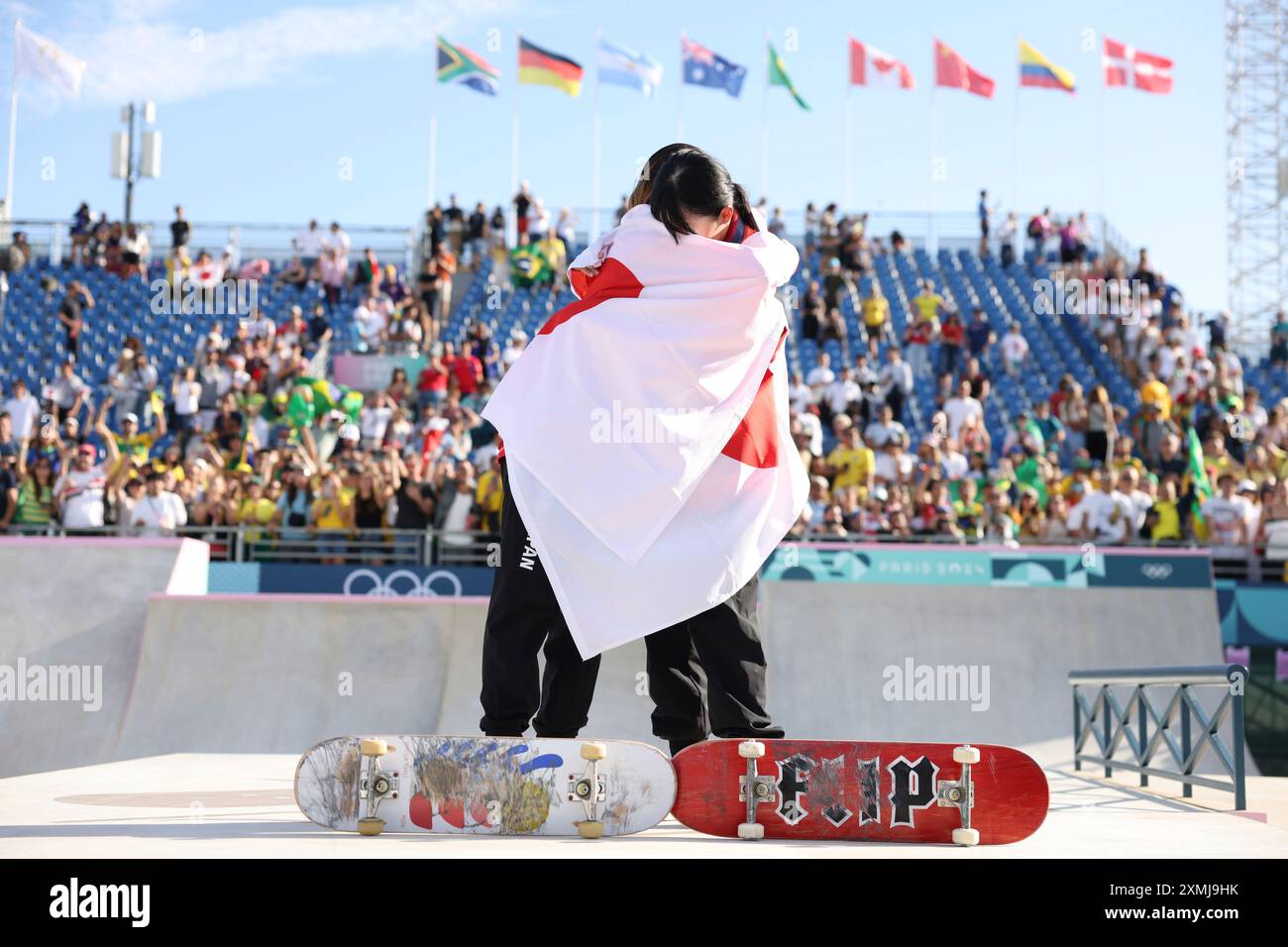 YOSHIZAWA Coco of Japan (L), the gold medalist and AKAMA Liz of Japan ...