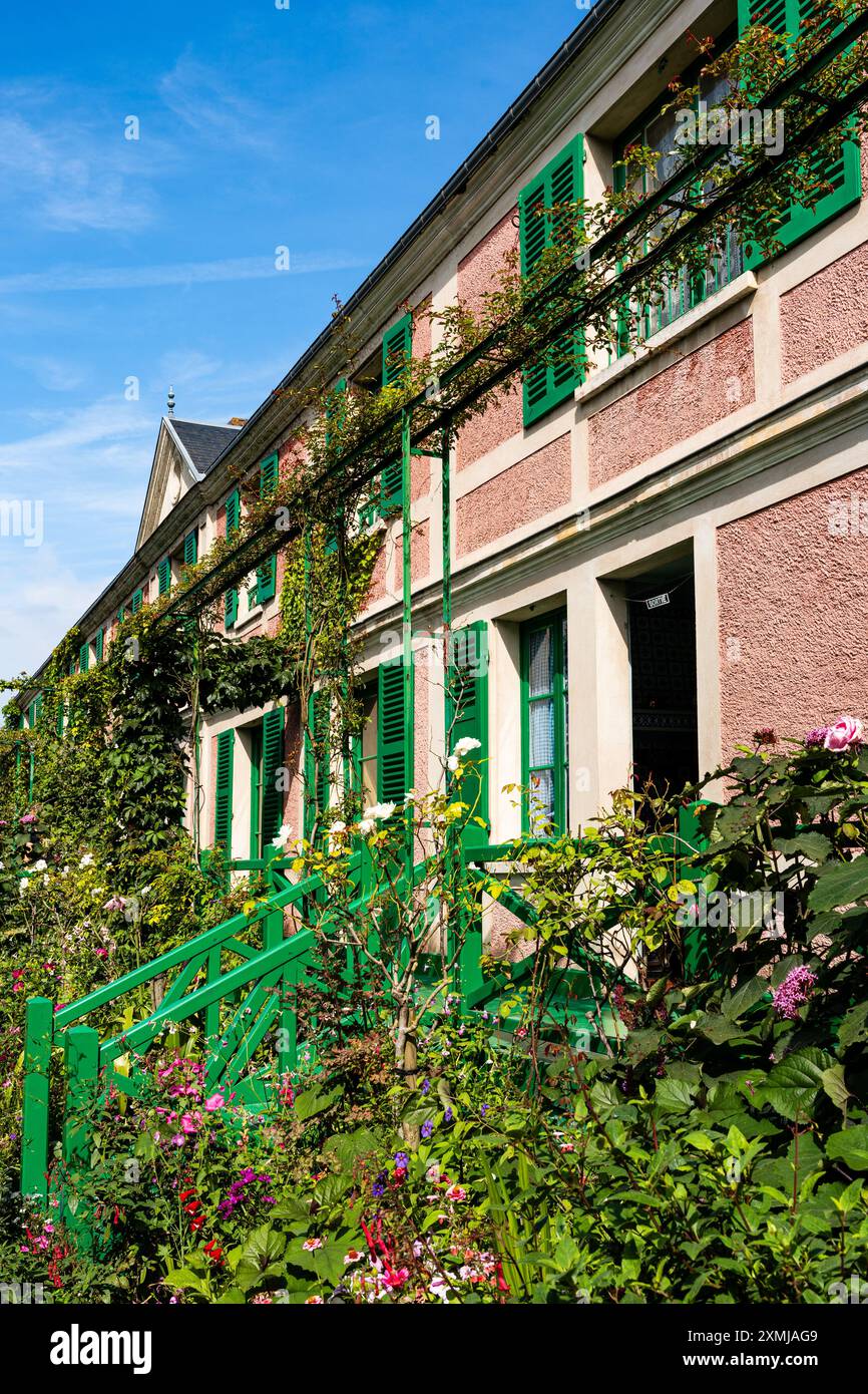 Glimpse of the colorful garden in the French Impressionist painter ...