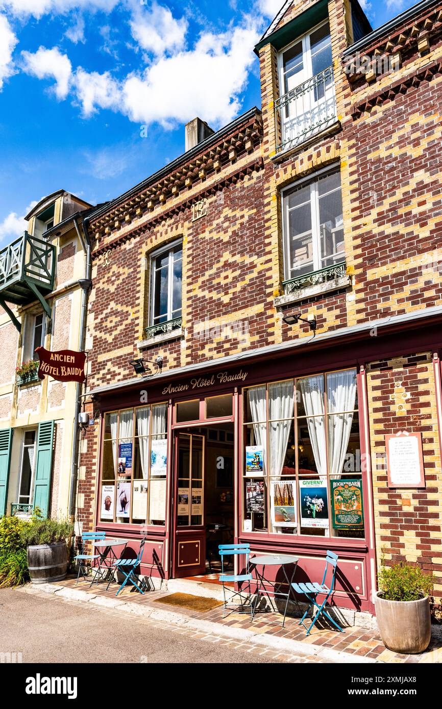 Hôtel Baudy, today cafè an restaurant, once center of artistic life in ...