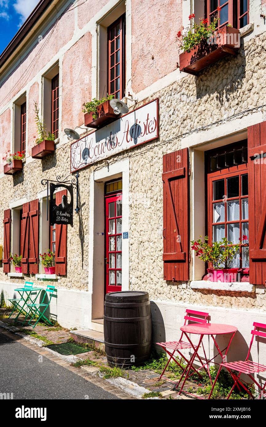 Colorful and picturesque facade of a cafe in Giverny, where French ...