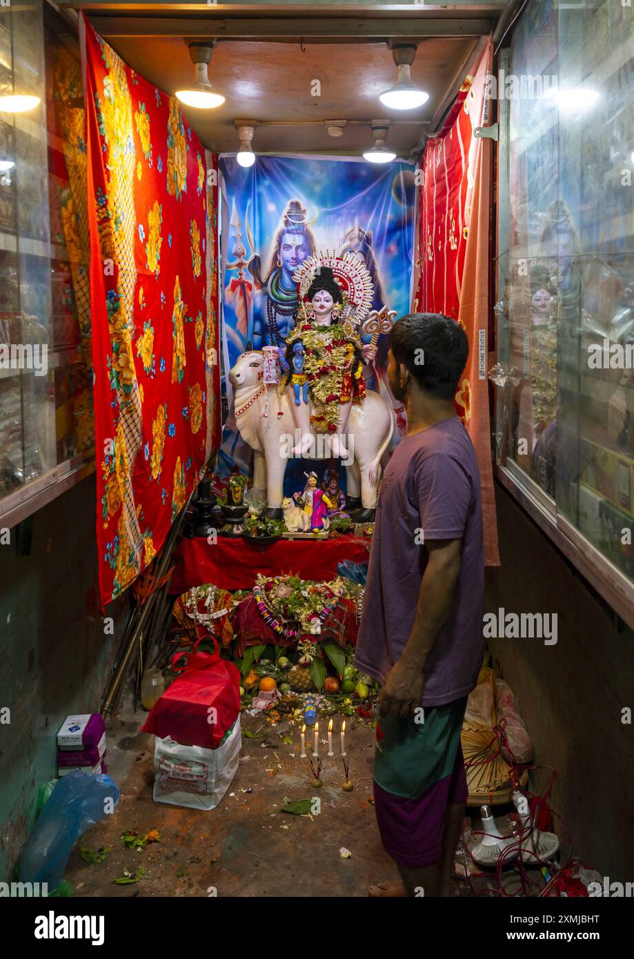 Small temple in Hindu street dedicated to Shiva, Dhaka Division, Dhaka ...