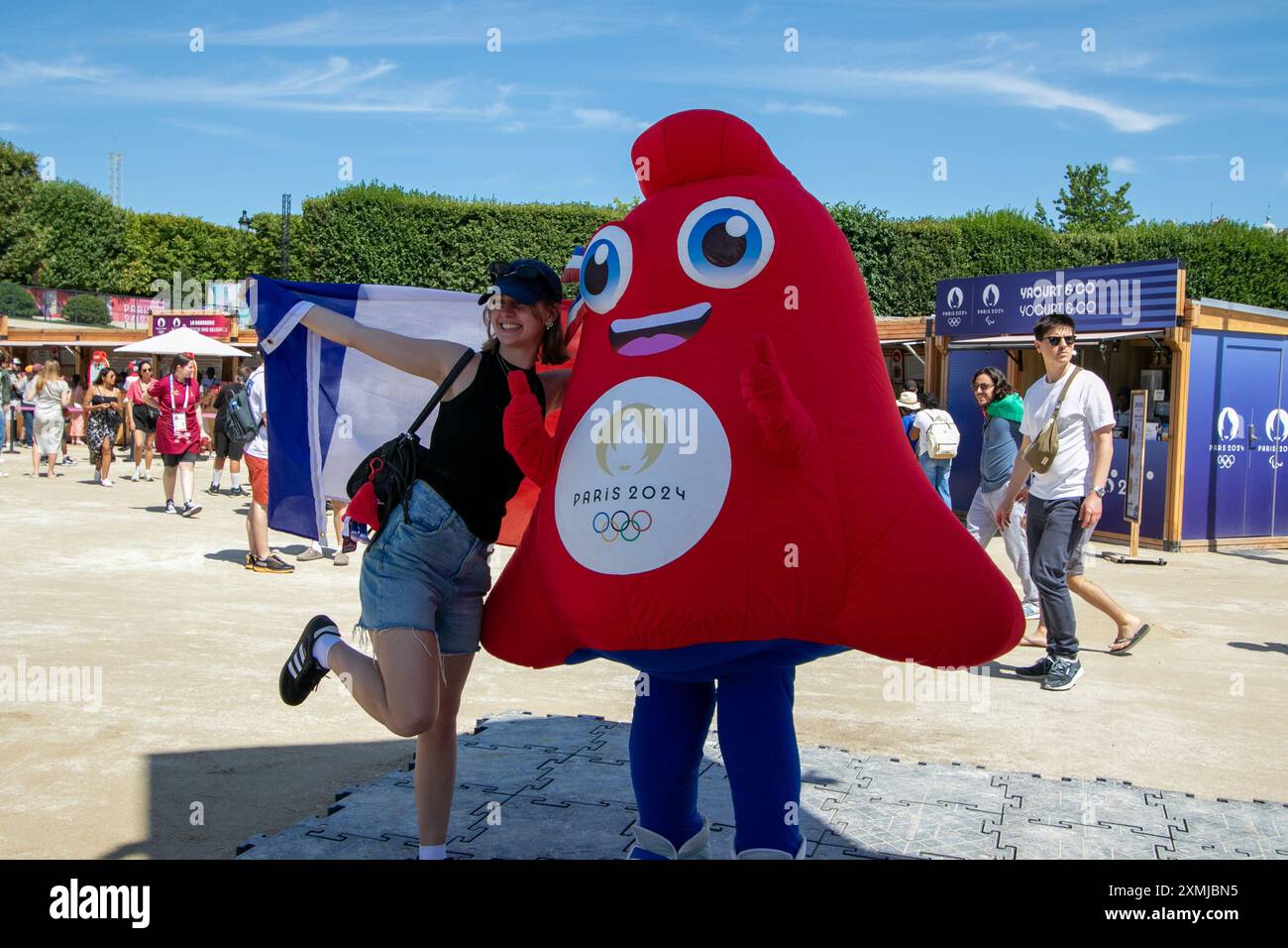 Tokyo, Kanto, Japan. 28th July, 2024. Fans take photos with 2024 Paris ...