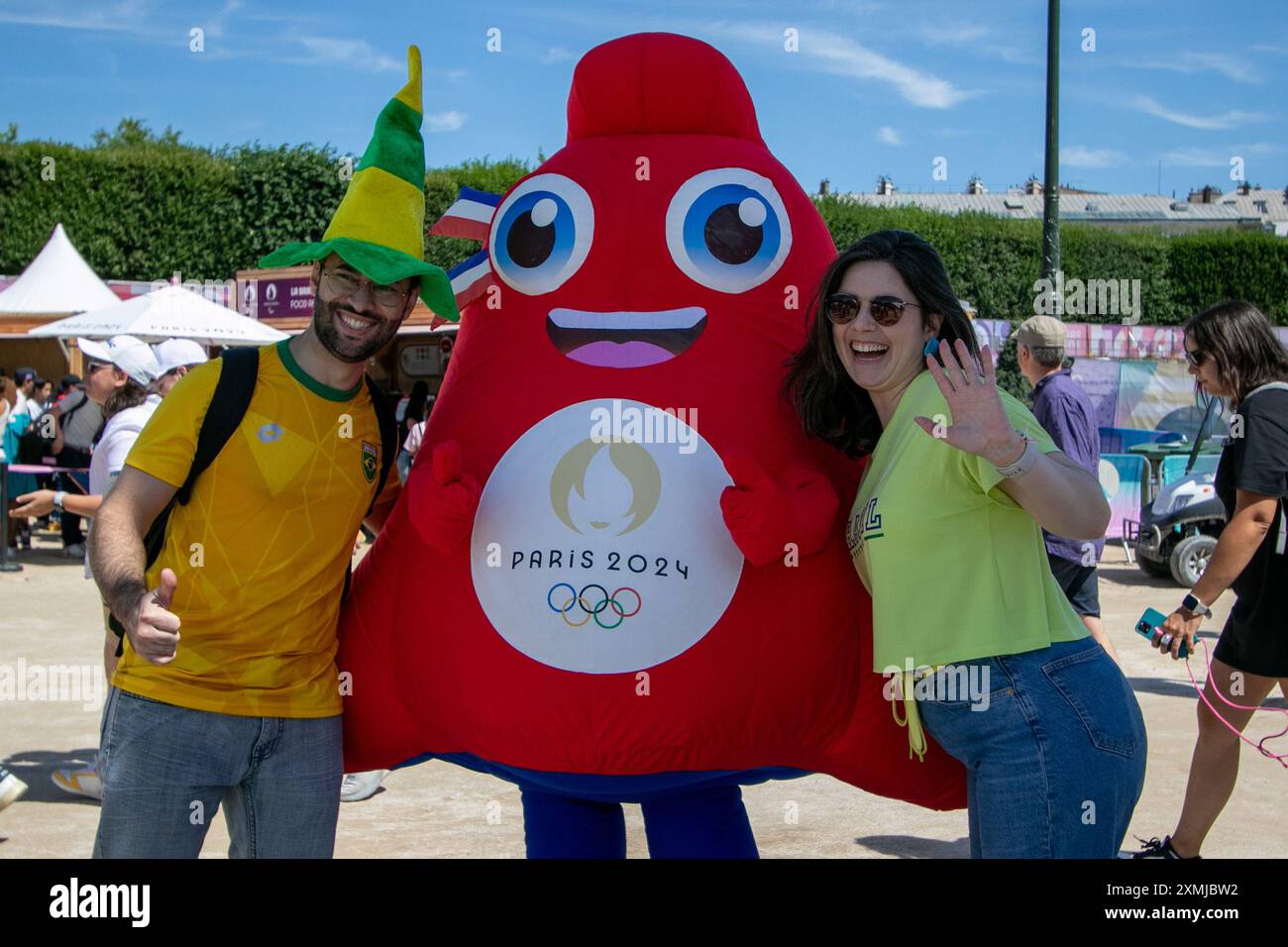 Tokyo, Kanto, Japan. 28th July, 2024. Fans take photos with 2024 Paris ...