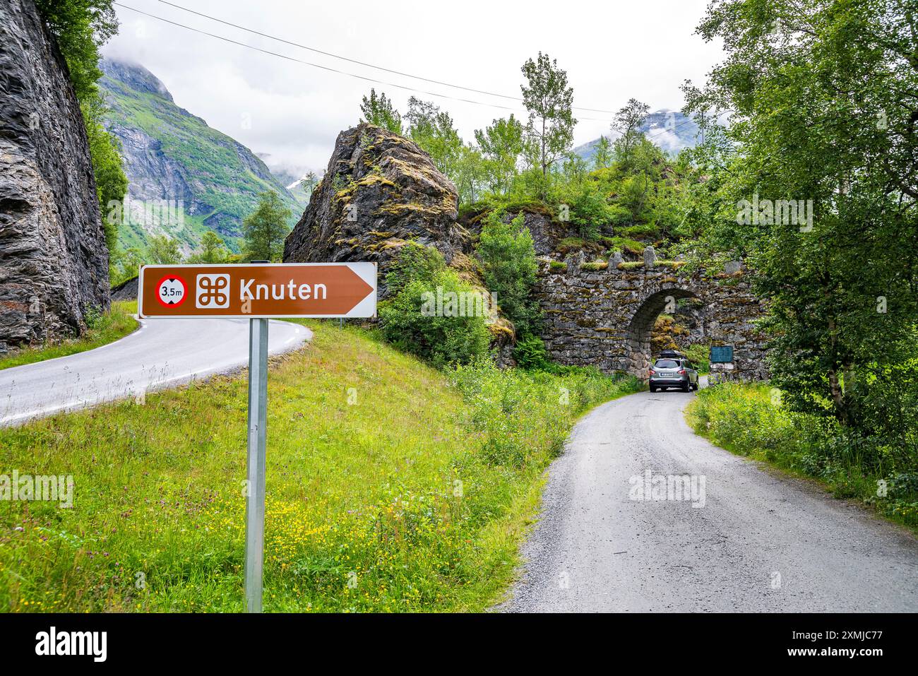 Sign Indicating Knuten on the Geiranger Road, Norway Stock Photo - Alamy