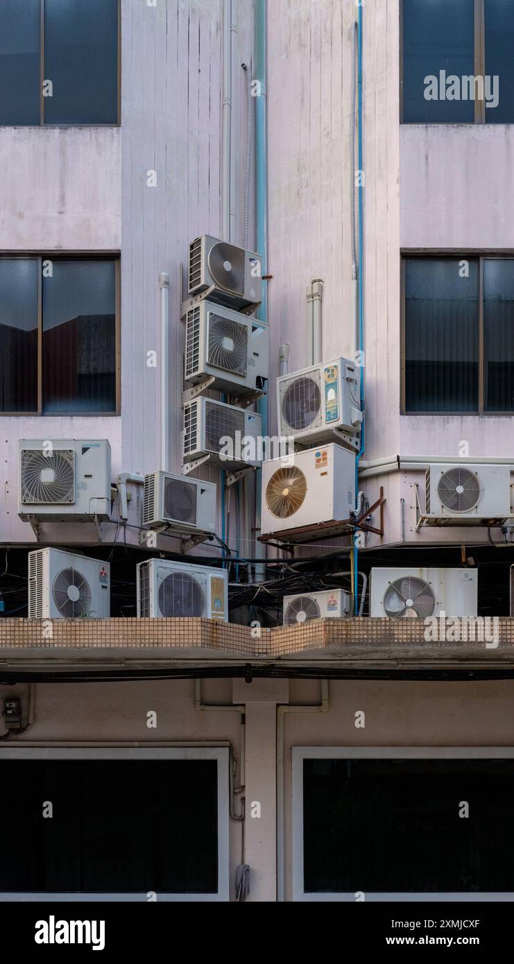 Air conditioning units asia hi-res stock photography and images - Alamy