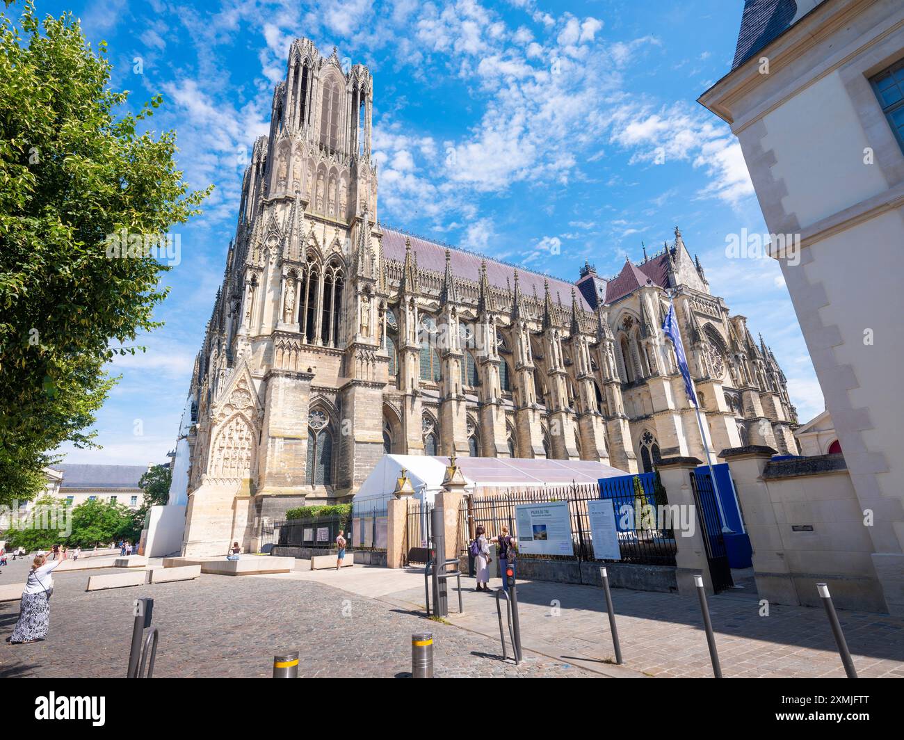 Reims cathedral hi-res stock photography and images - Alamy